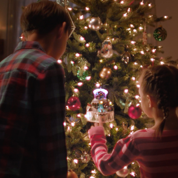 6 Creative Christmas Card Display Ideas | Hallmark Ideas & Inspiration